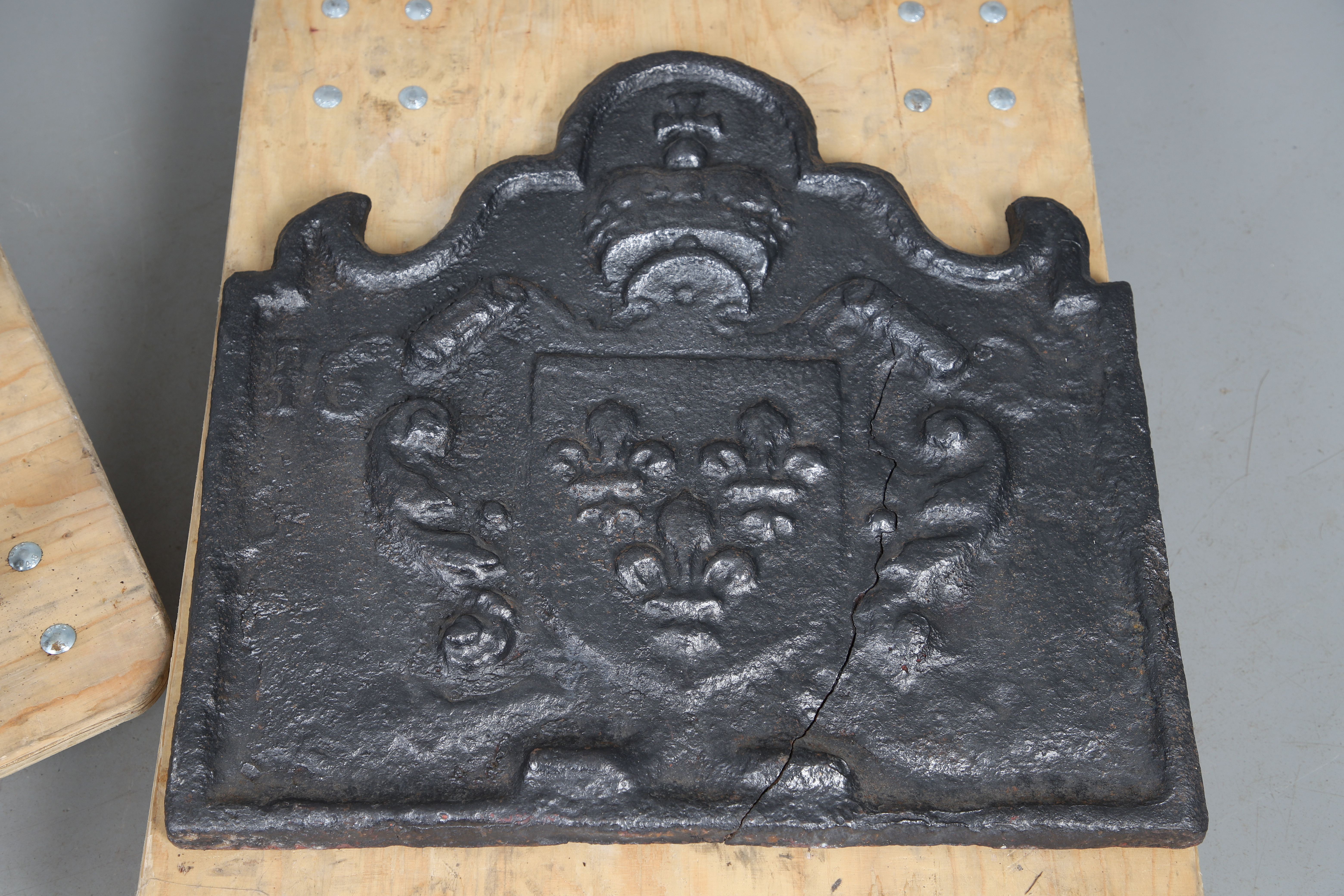 Images for 4828639. 19TH CENTURY CAST IRON FIRE BACK WITH A GEORGIAN ...