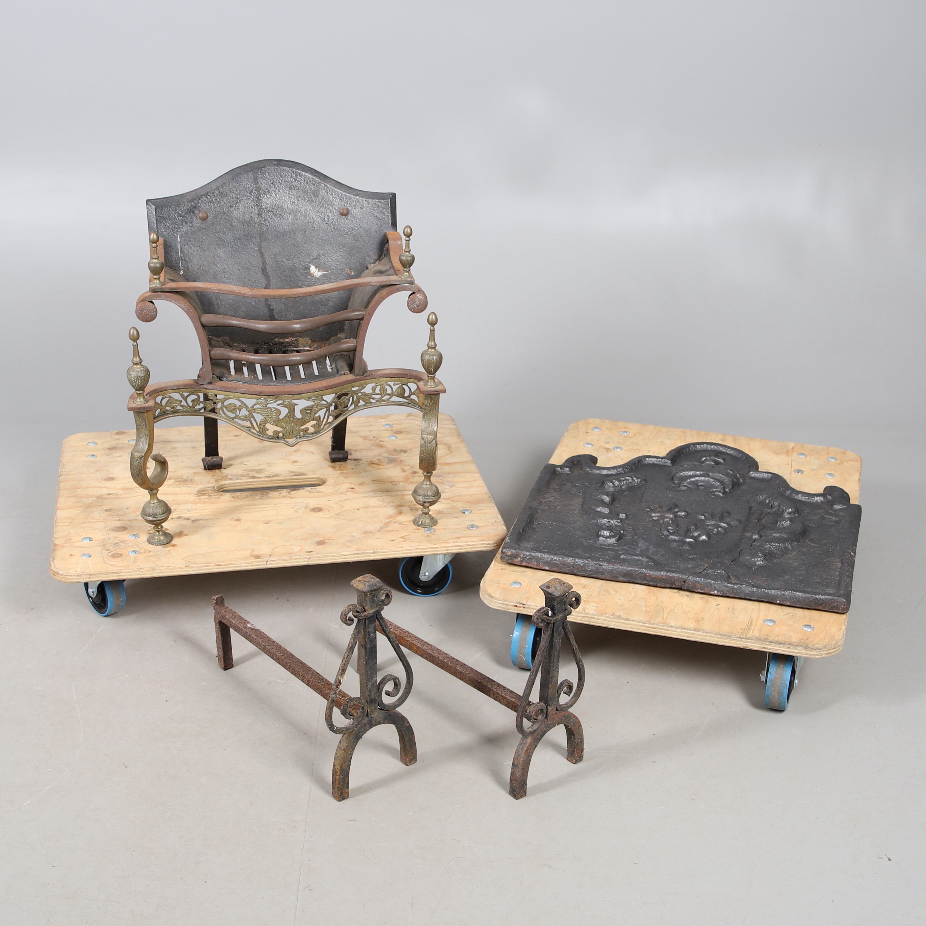 Images for 4828639. 19TH CENTURY CAST IRON FIRE BACK WITH A GEORGIAN ...