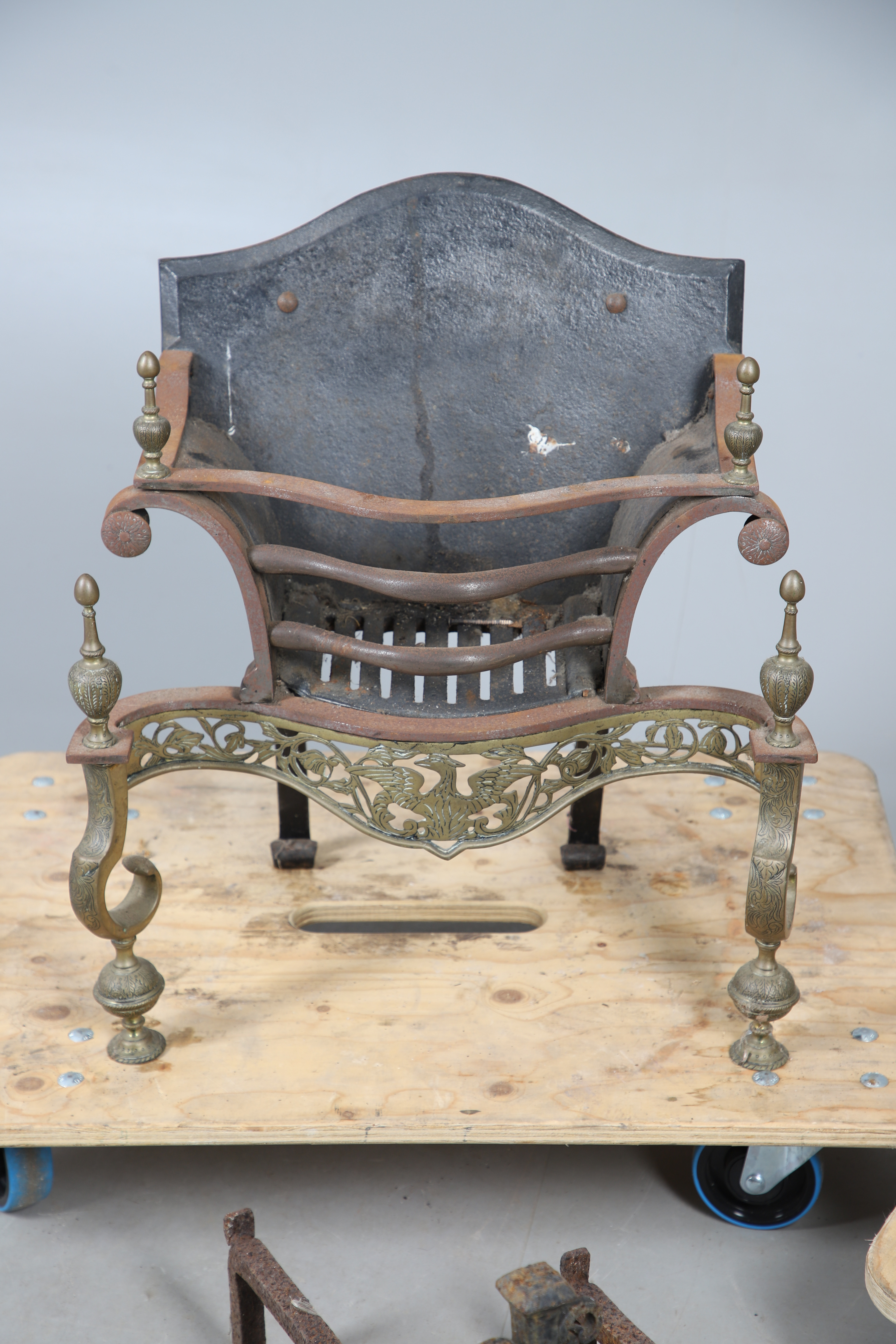 Images for 4828639. 19TH CENTURY CAST IRON FIRE BACK WITH A GEORGIAN ...