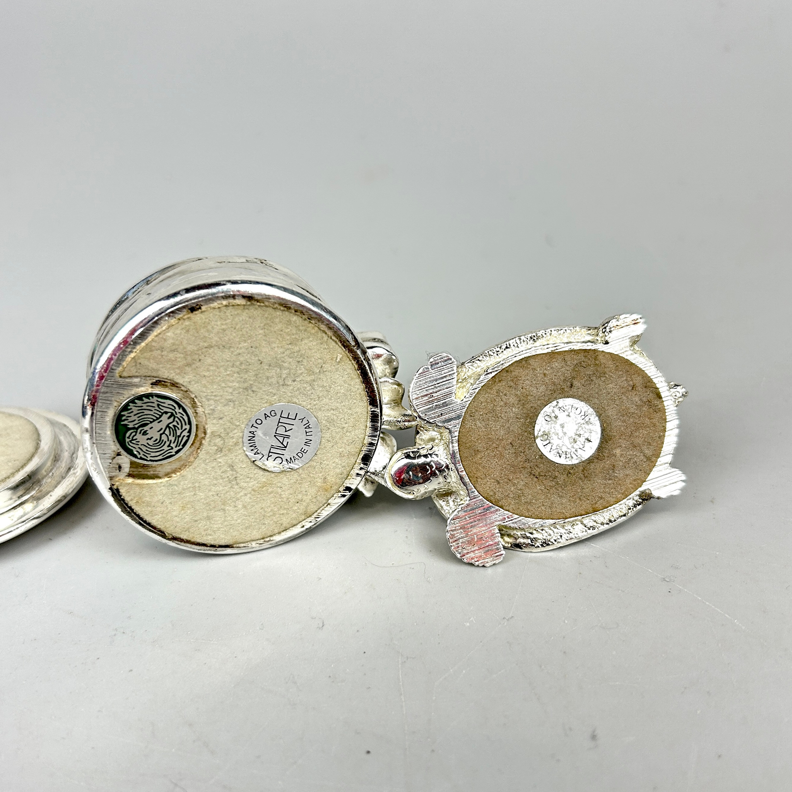 TWO SILVER COATED ITEMS. Miscellaneous - Miscellaneous - Auctionet