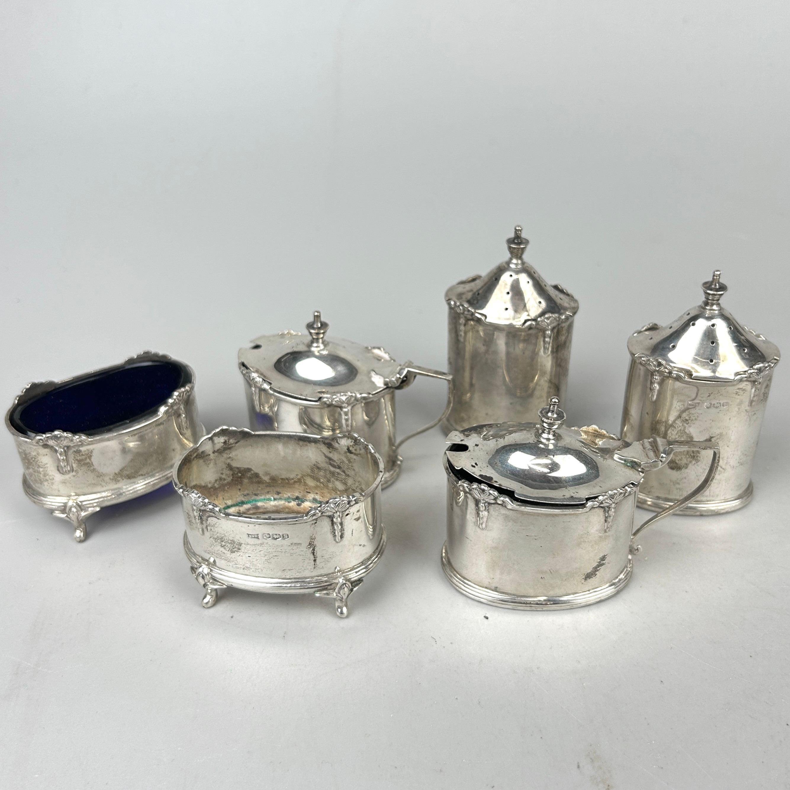 CASED SET OF SIX HALLMARKED SILVER CRUET ITEMS. Silver & Metals ...