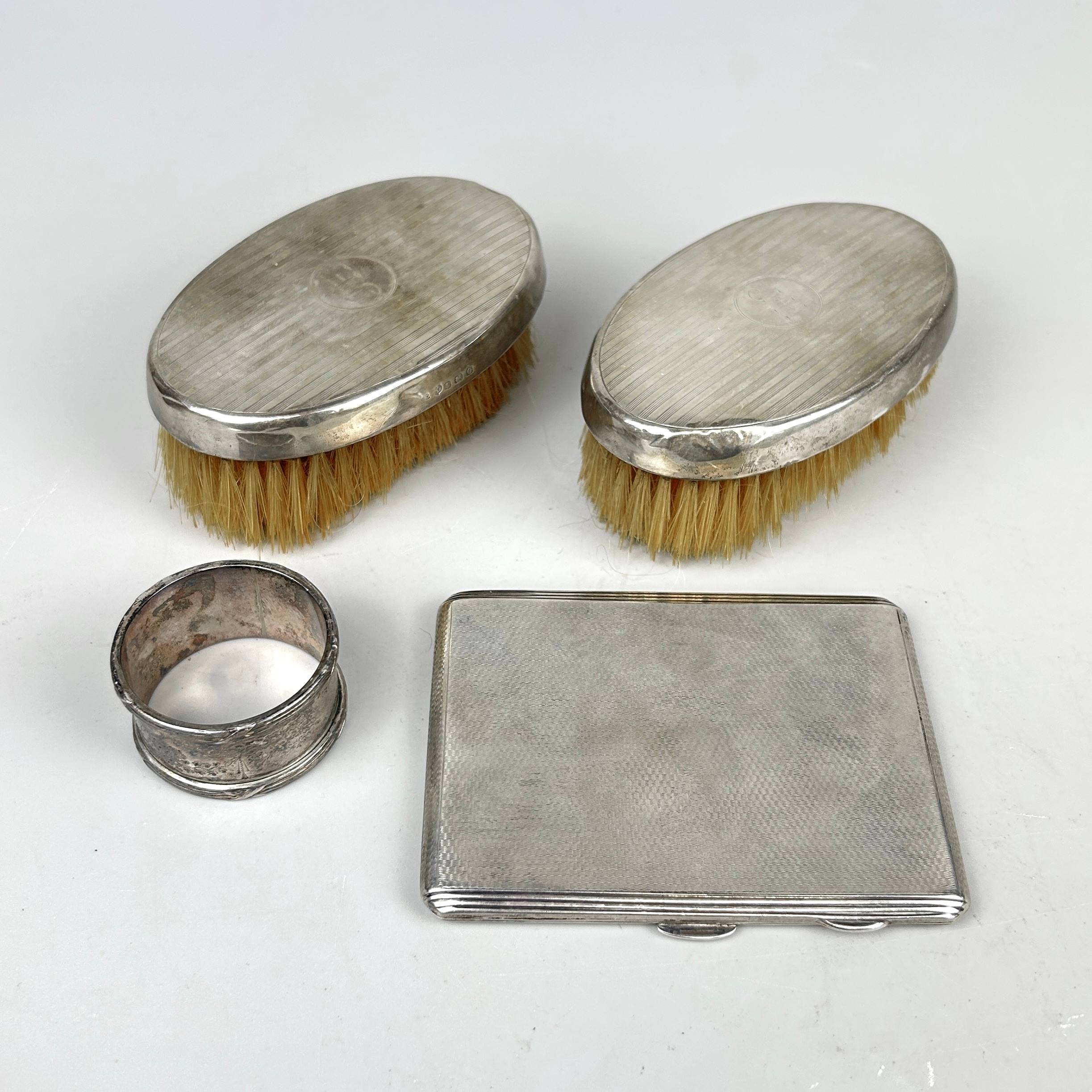 FOUR SILVER ITEMS. Silver & Metals - Silver - Auctionet