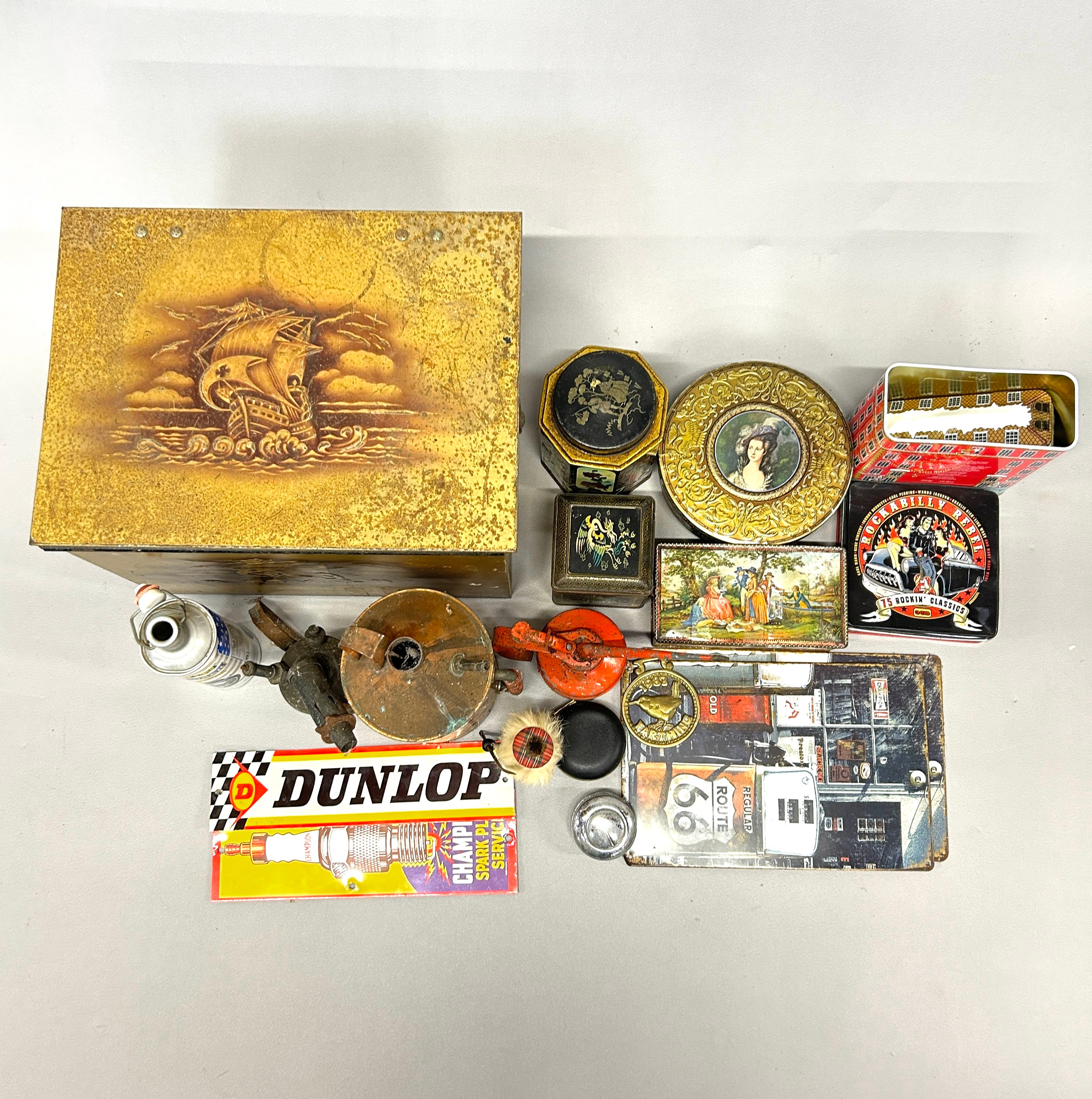 METAL ITEMS ETC. Silver & Metals - Other metals - Auctionet