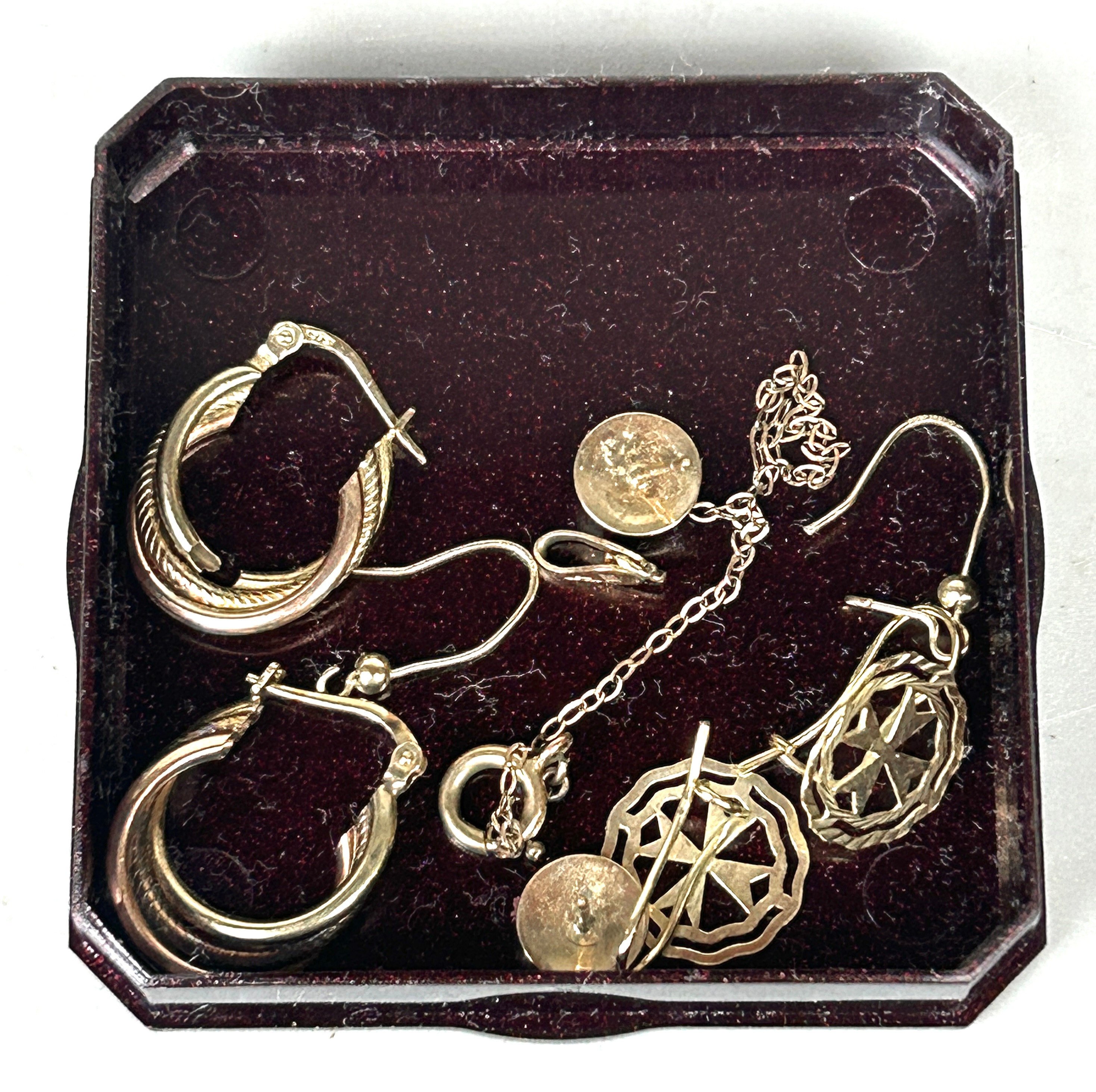 9CT GOLD JEWELLERY ITEMS. Jewellery & Gemstones - Jewellery - Auctionet