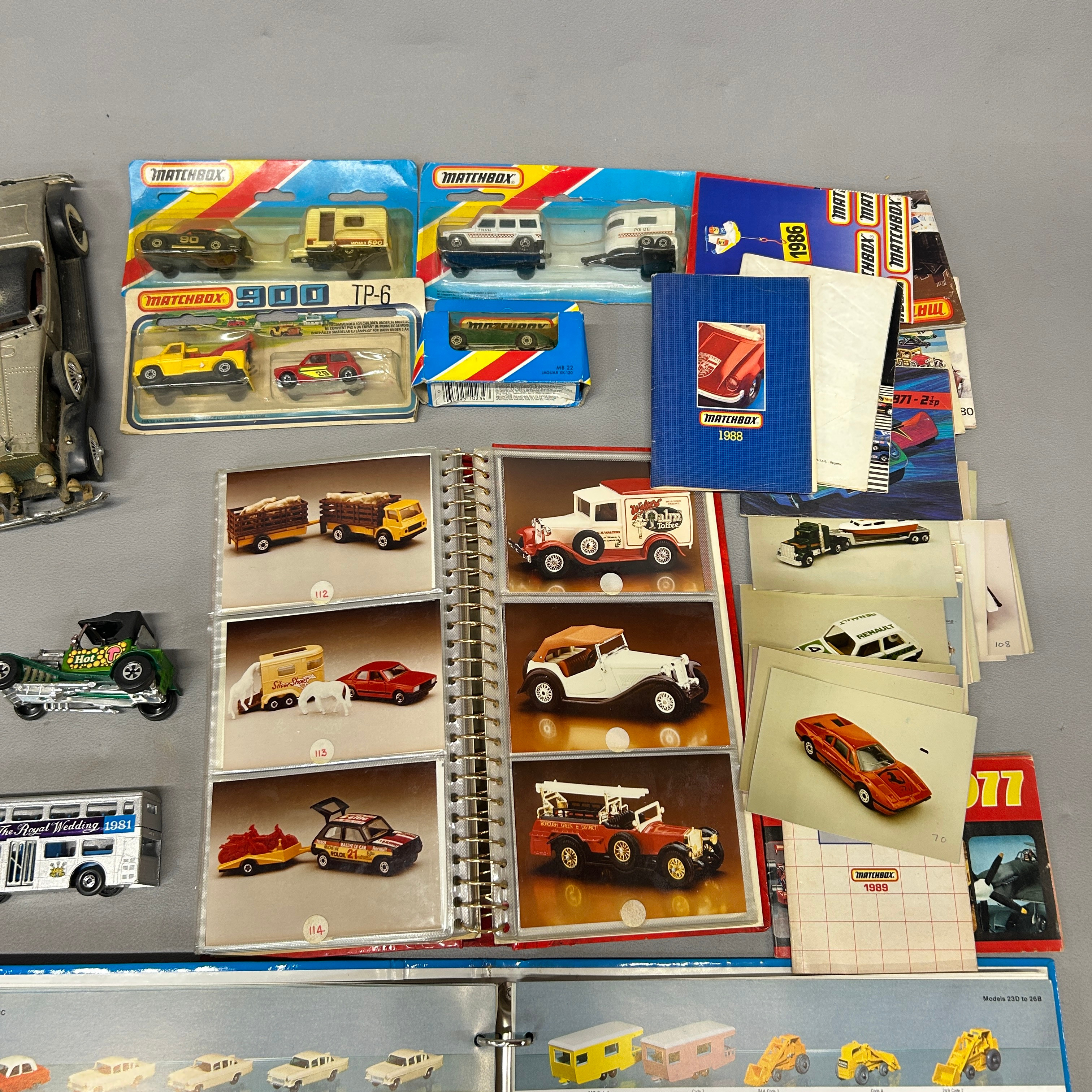 MIXED MATCHBOX ITEMS. Toys - Model cars - Auctionet