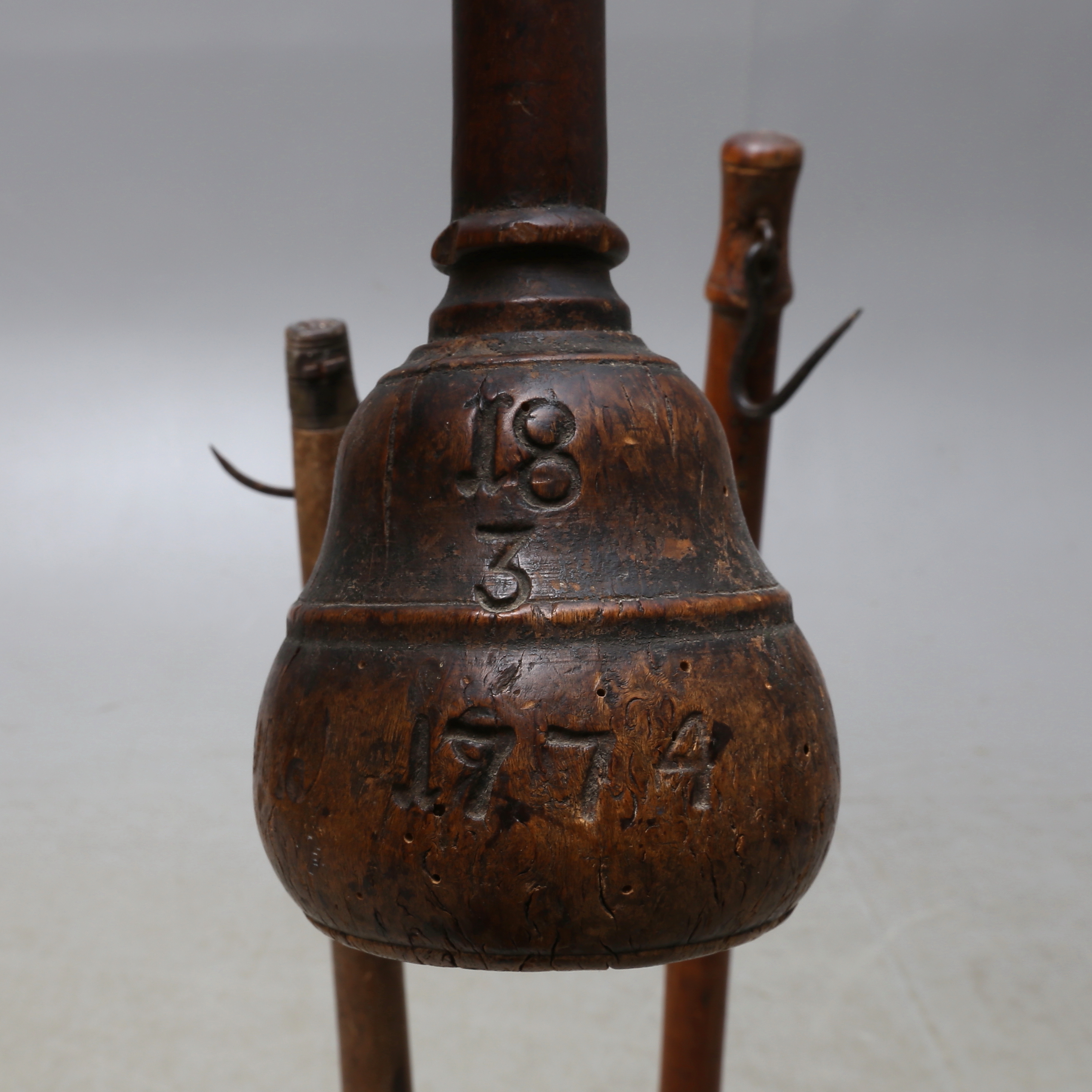 BESMAN, 3 st, trä, 1700-tal. Allmoge - Verktyg & Redskap - Auctionet