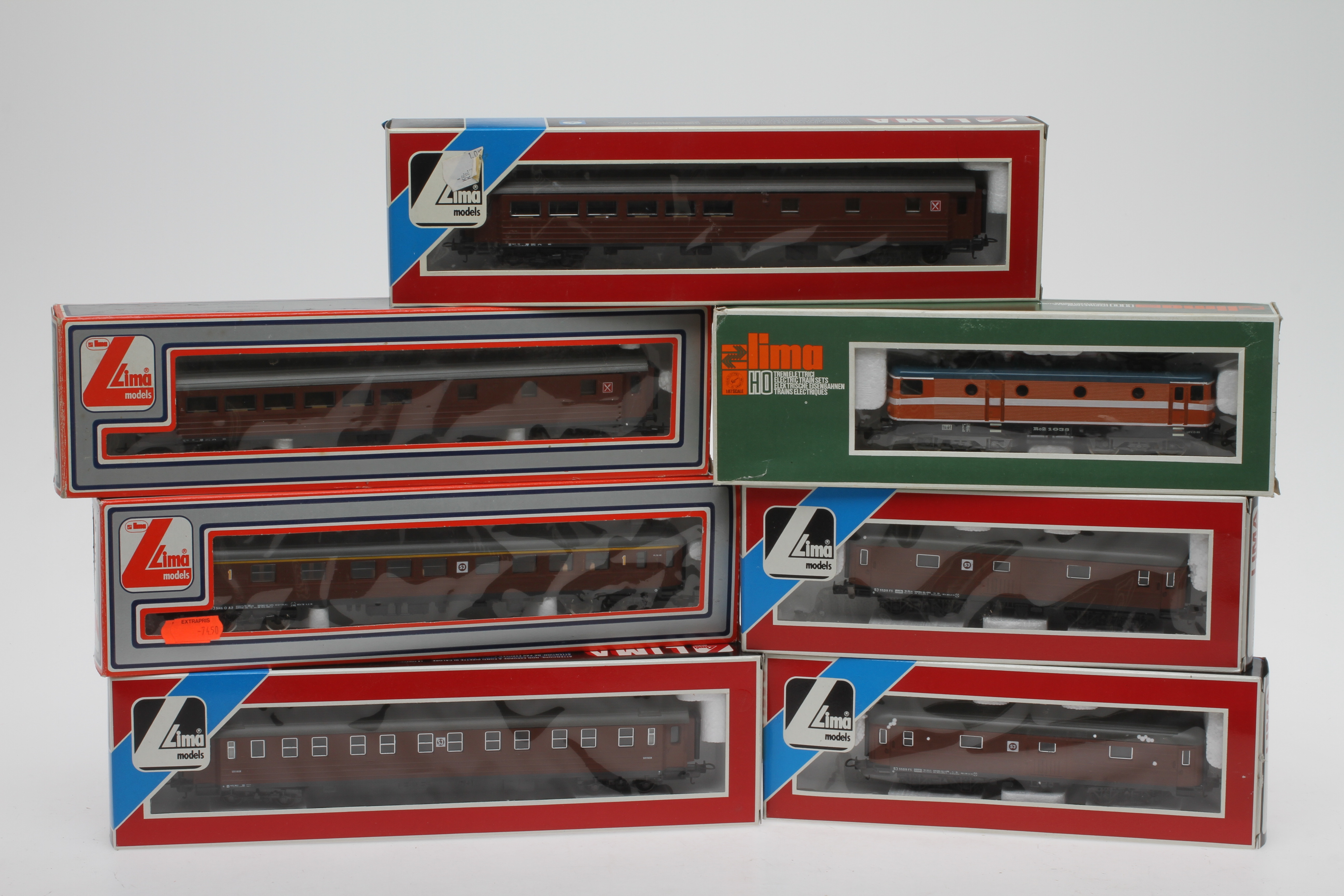 Images for 60082. MODEL TRAIN LIMA Rc2 locomotive 1035 and 6 Swedish ...