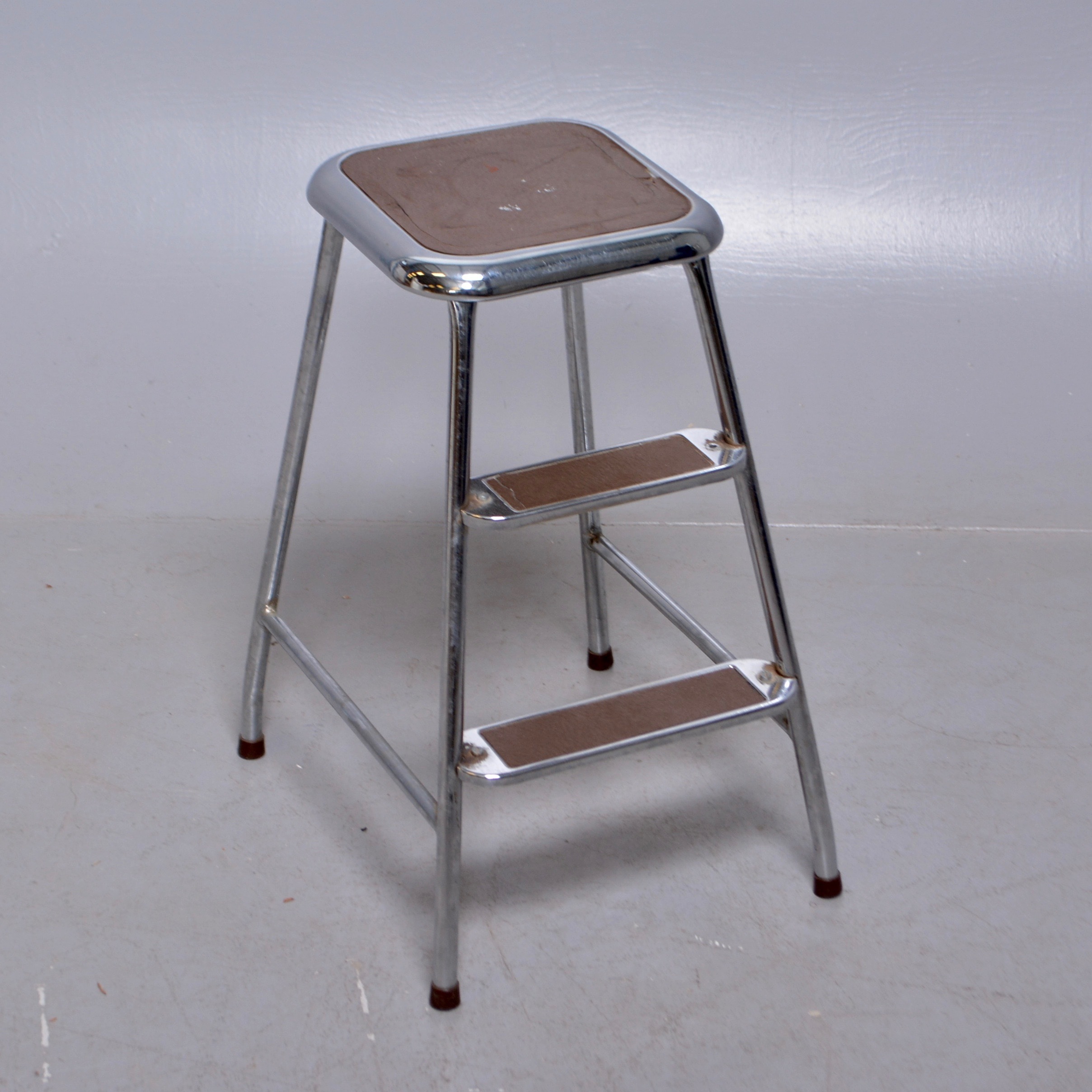 STEGPALL, retro. Möbler - Fåtöljer & Stolar - Auctionet