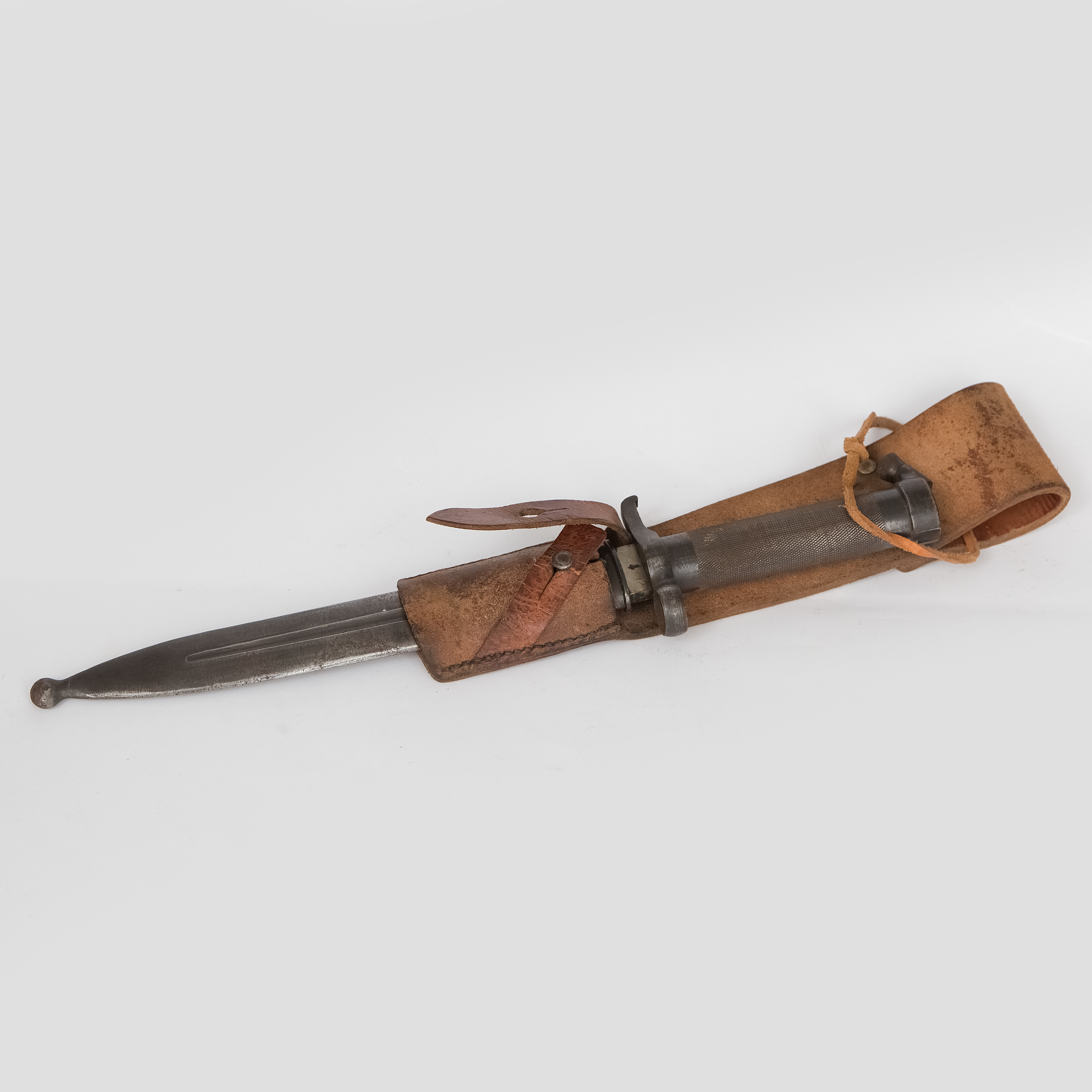 BAJONETT, mit 96. Waffen & Militaria - Blankwaffen - Auctionet
