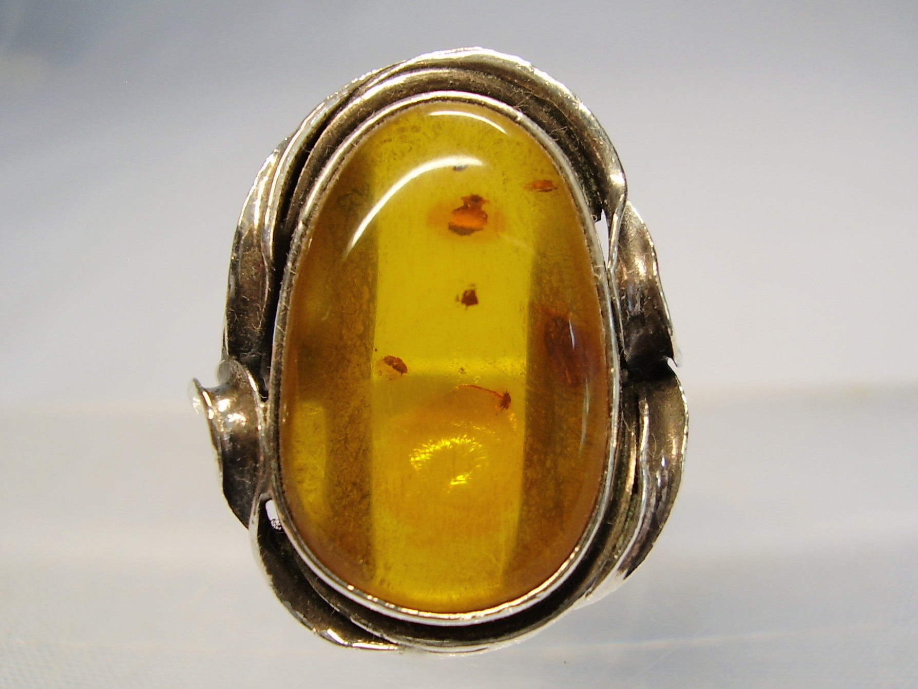 BERNSTEIN RING ANTIK DANZIG. Schmuck und Edelsteine - Ringe - Auctionet