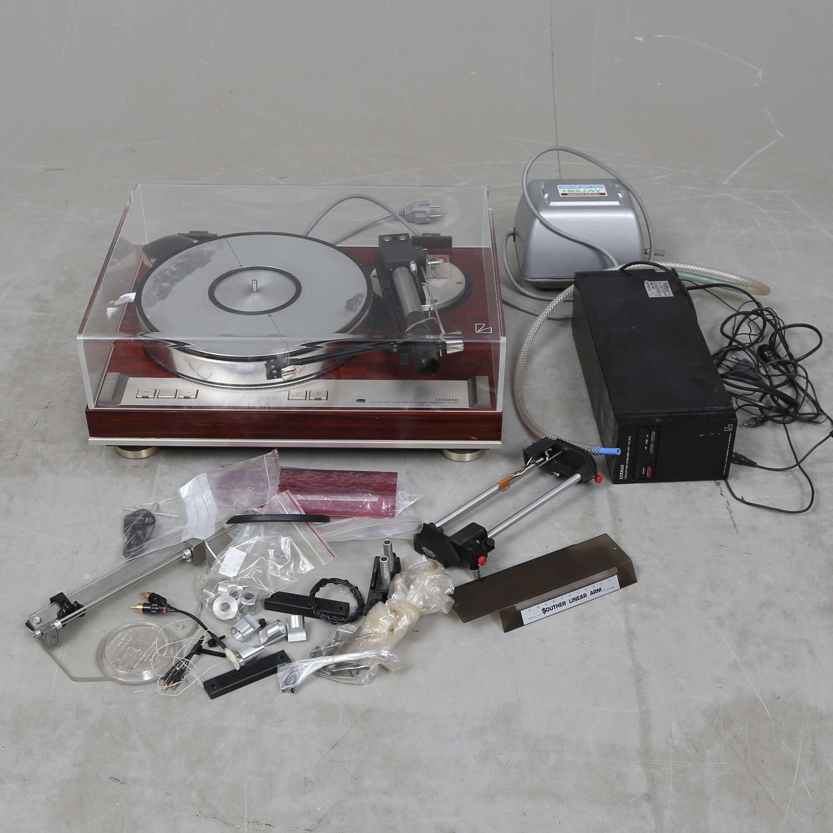 Images for 877462. RECORD PLAYER, Luxman PD-350 with accessories ...