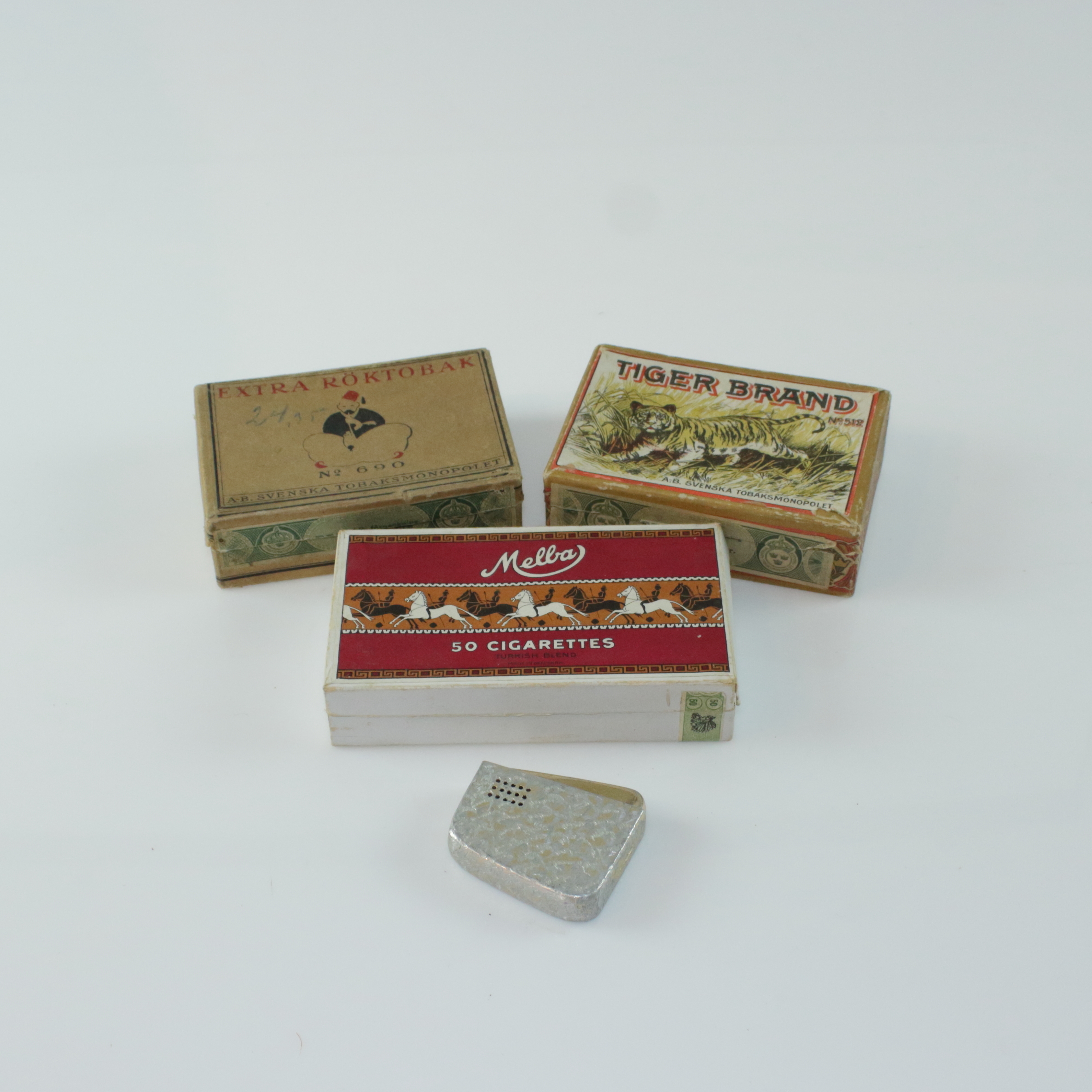 Images for 888930. TOBACCO MEMORABILIA, cigarette/cigar boxes, book ...